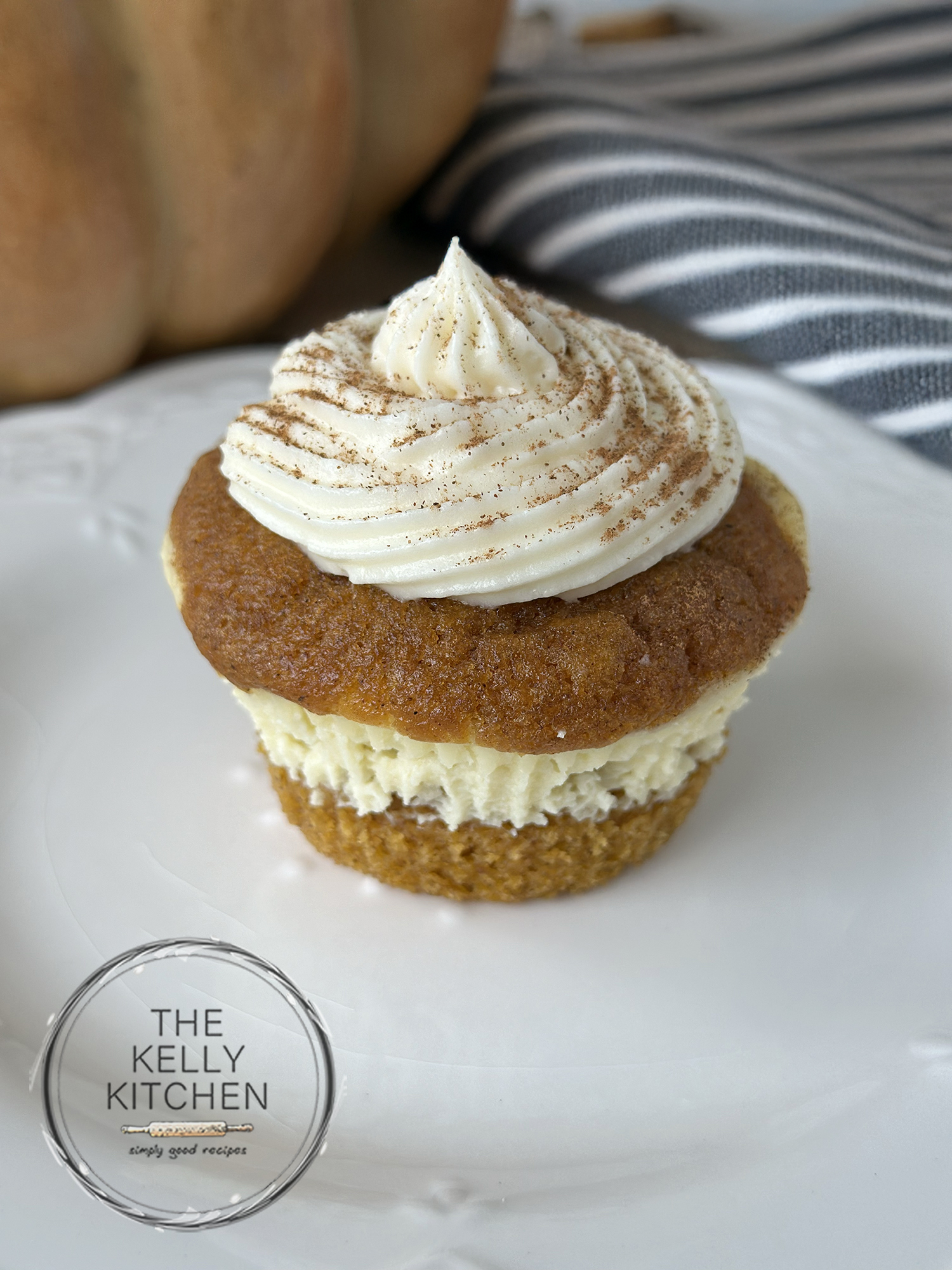 Pumpkin Cheesecake Cupcakes - THE KELLY KITCHEN